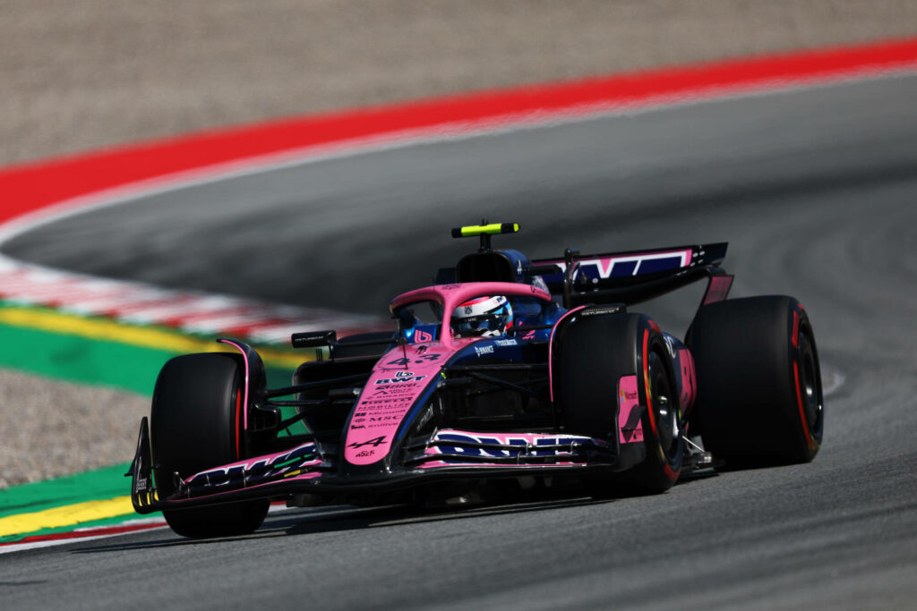 Colapinto left to rue driveline problem at the end of Q1 in F1 Spanish ...