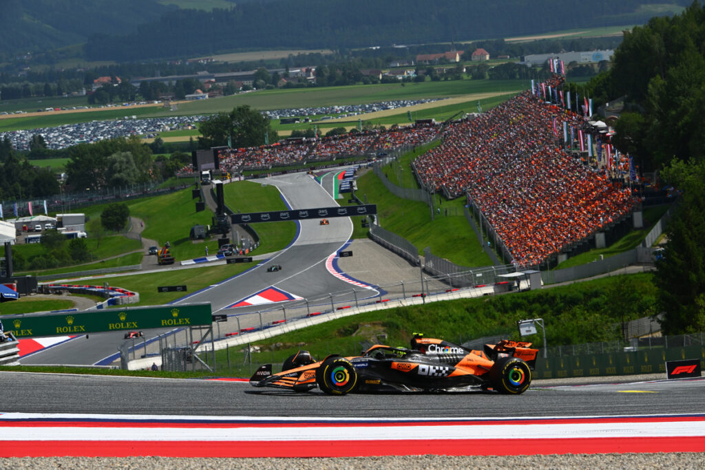 F1 | Race | Austrian GP | Norris fends off Piastri to take victory in ...