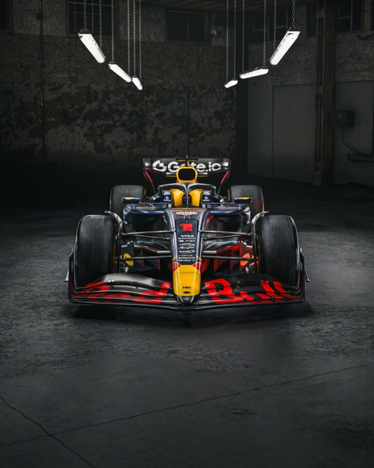 Red Bull Racing unveils RB21 livery at 2025 F1 75 Season Launch Event