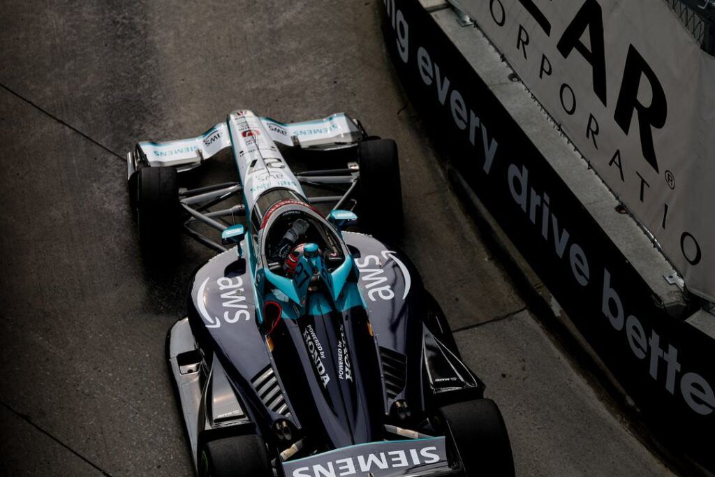 IndyCar | Race | Detroit GP | Kirkwood takes the win with a damaged ...