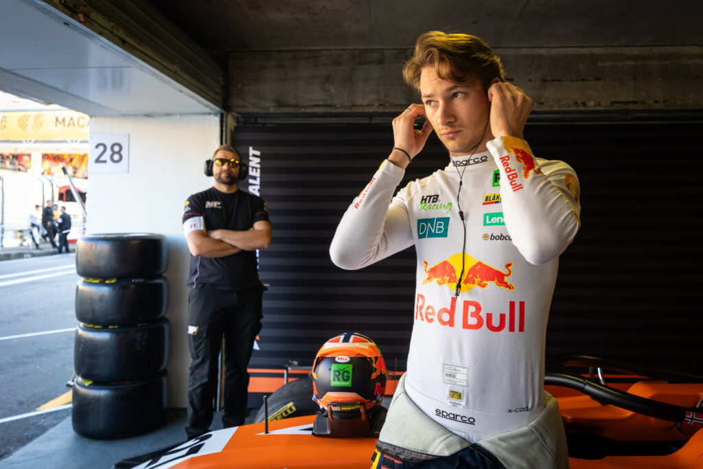 Lewis Hamilton's Ferrari F1 contract length and salary revealed: 2+1 ...
